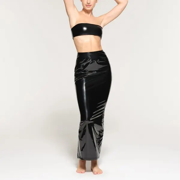 Skims Patent Faux Leather Swim Skirt Onyx - Patent Onyx | Editorialist